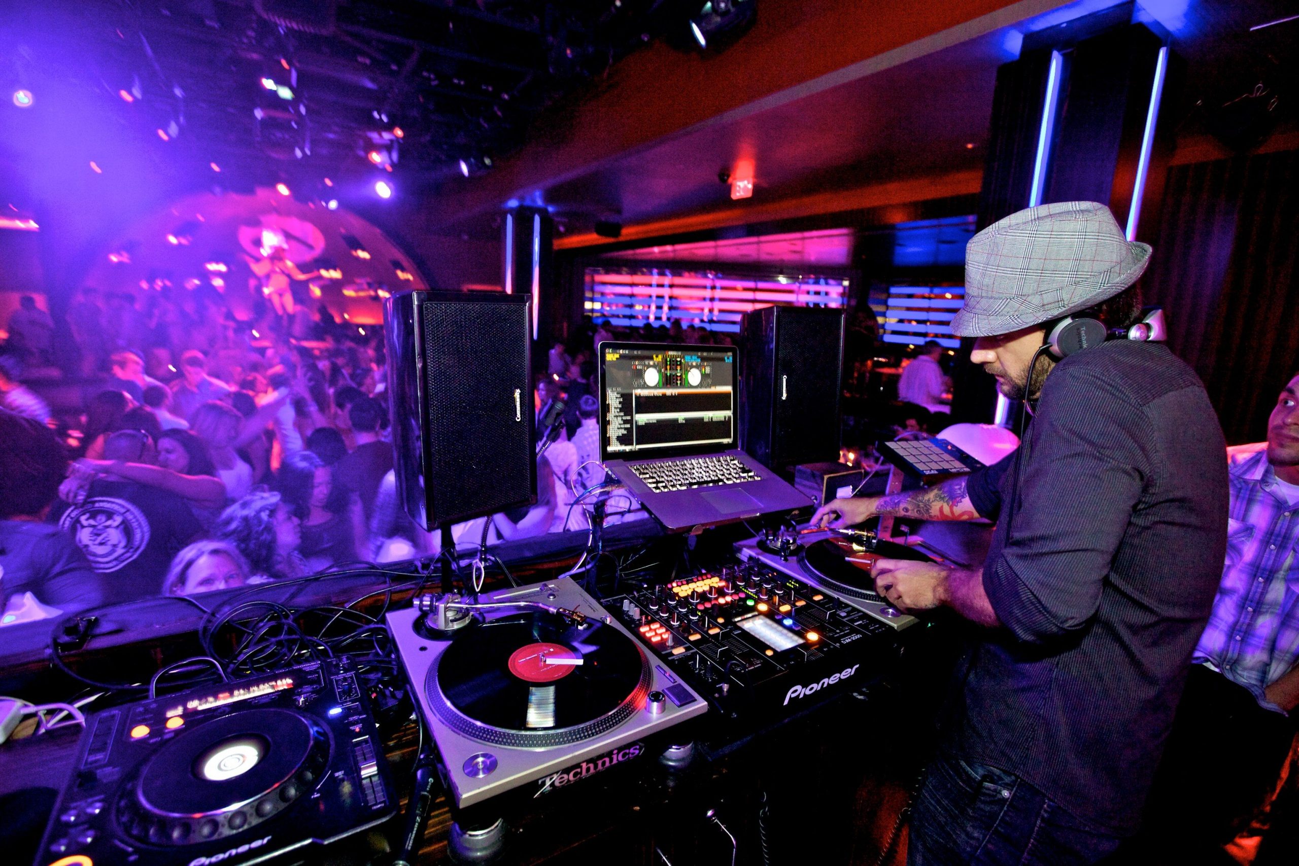 AVL – AUDIO, VISUAL & LIGHTING